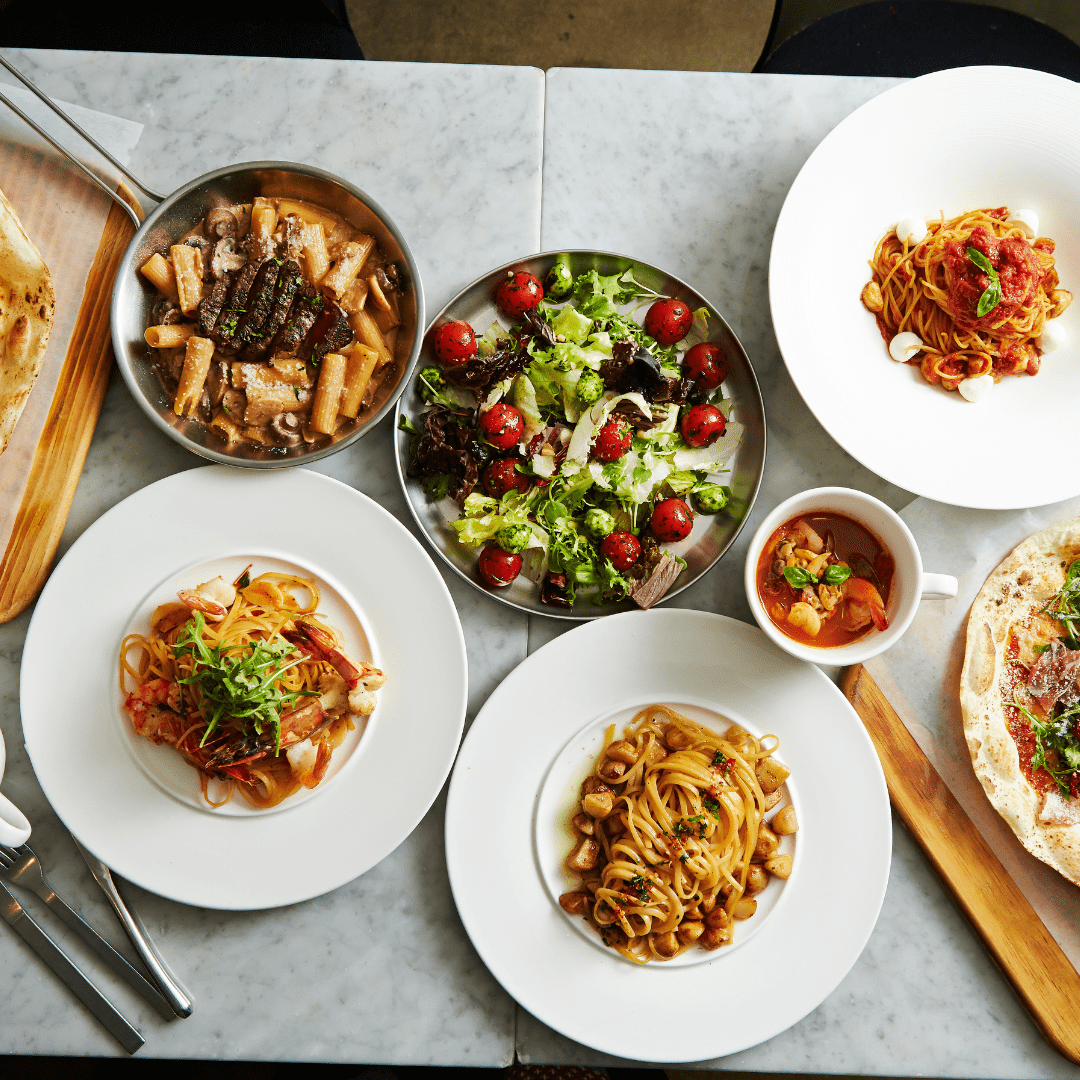 10+ Tips for eating out with toddlers at restaurants (plus free guide ...
